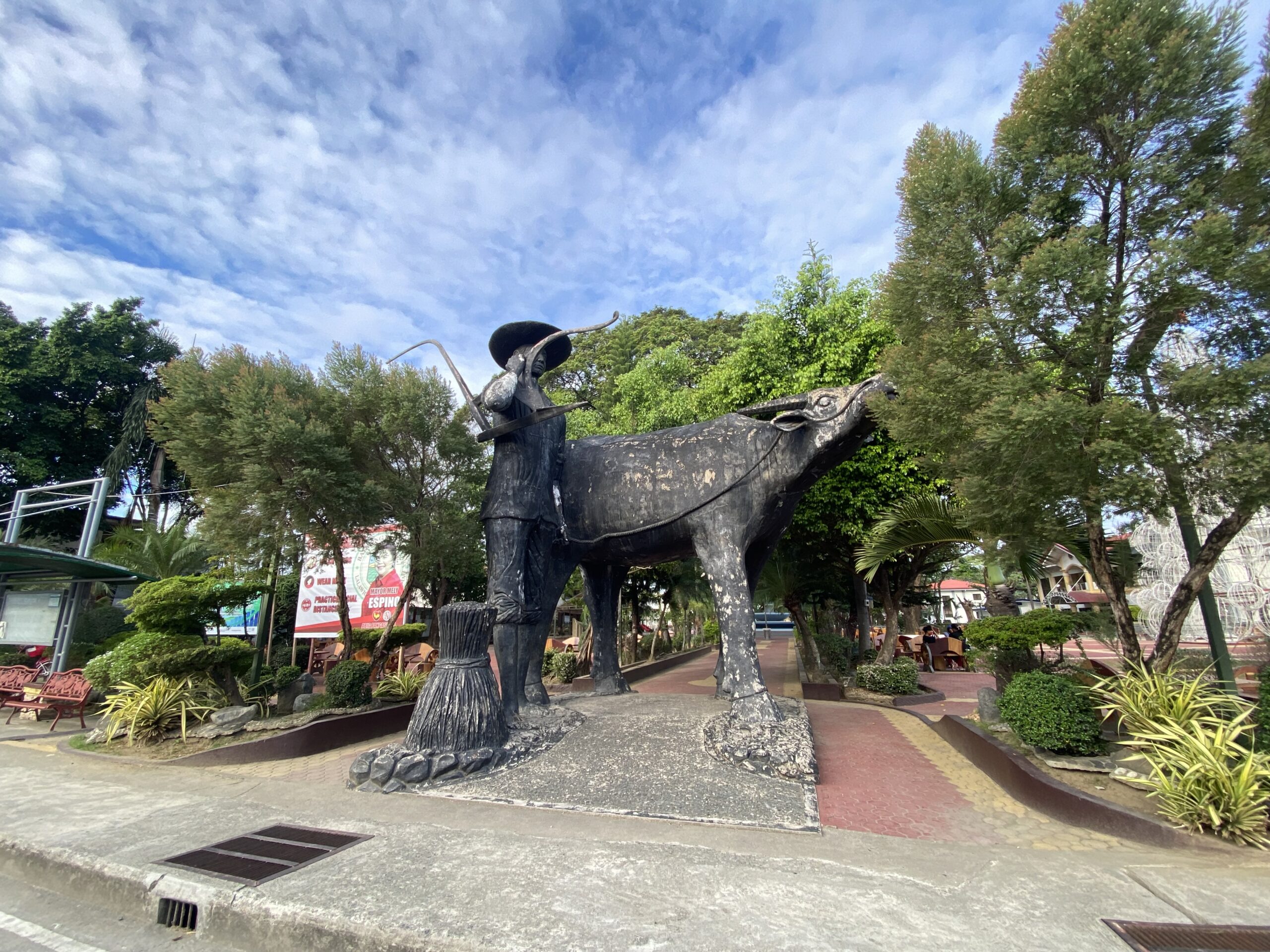 giant-farmer-and-carabao-statue-see-pangasinan